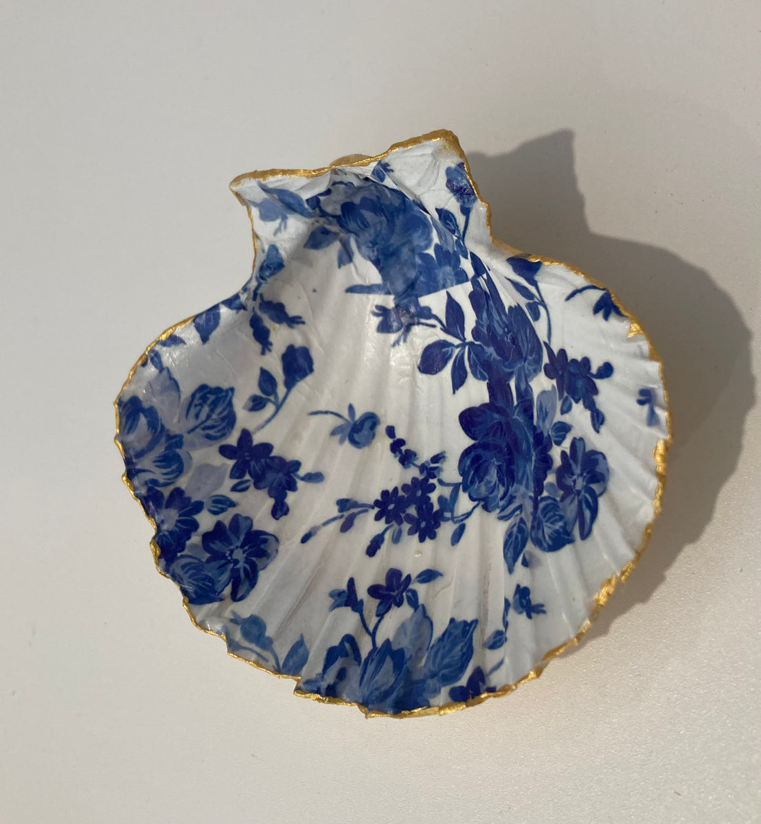 Hand Painted Scallop Shells – HAREWOOD INTERIORS